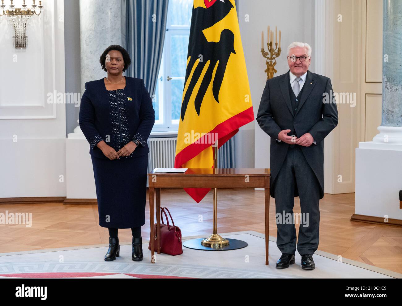 The ambassador of zimbabwe hi-res stock photography and images - Alamy