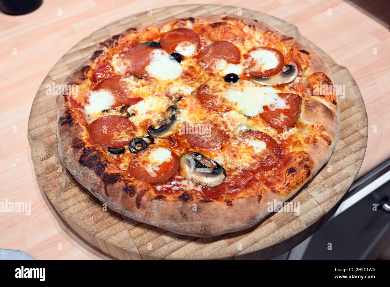Pizza cooked hi-res stock photography and images - Alamy