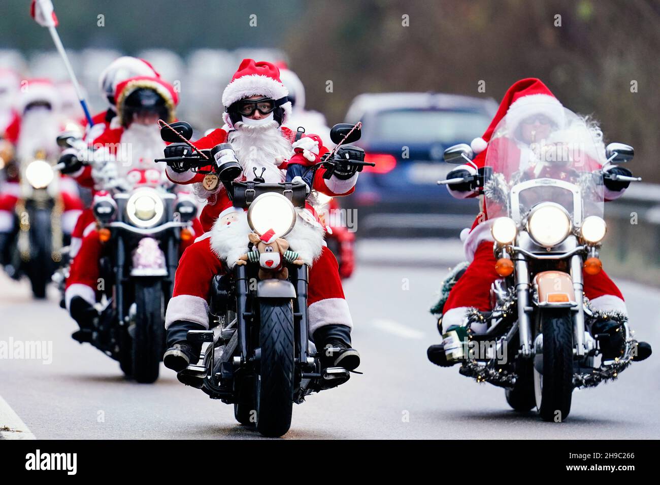 Harley davidson riding santas hi-res stock photography and images - Alamy