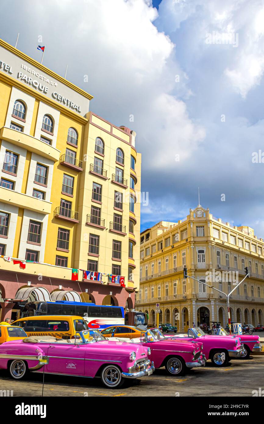 Old havan street hi-res stock photography and images - Alamy