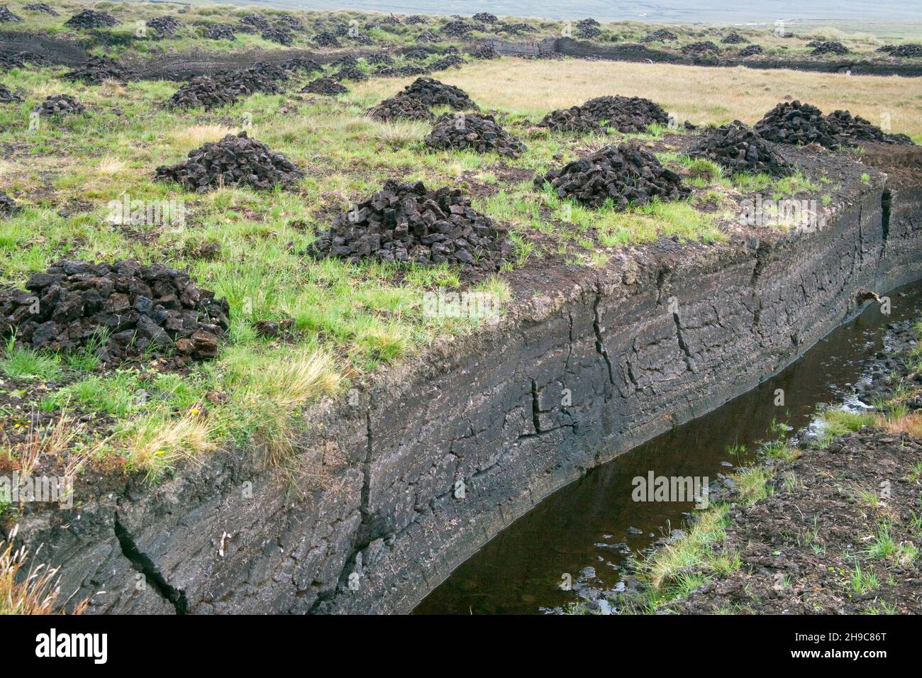 Peat bog ireland digging hi-res stock photography and images - Alamy