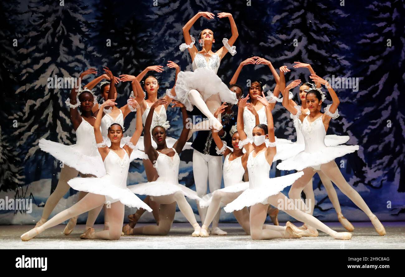 Kenya national theatre hi-res stock photography and images - Alamy