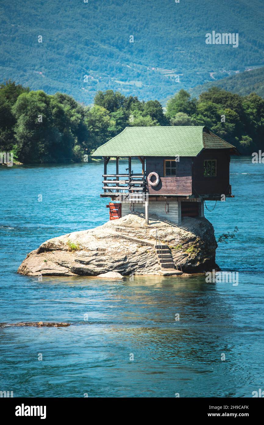 Tiny wooden house on the flowing Drina river in Serbia Stock Photo - Alamy
