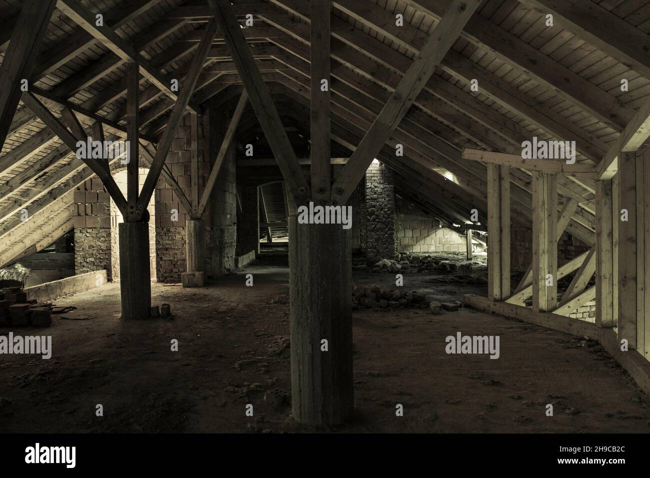 Empty barn with wooden columns and roof Stock Photo - Alamy