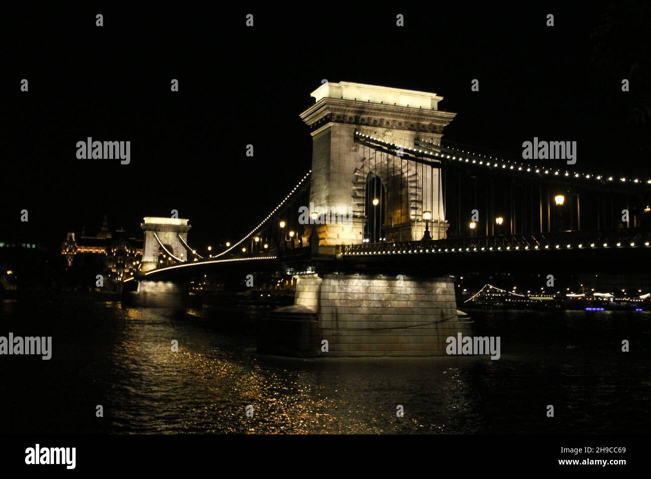 The famous Hungarian Chain Bridge between Buda and Pest at night Stock ...