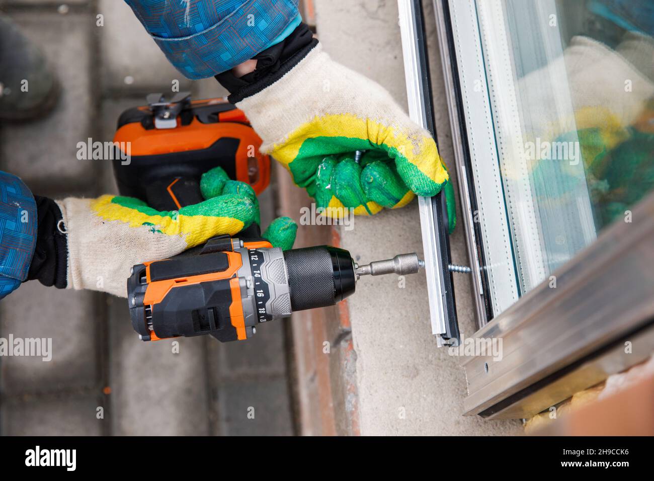 Installing windows builder hi-res stock photography and images - Alamy