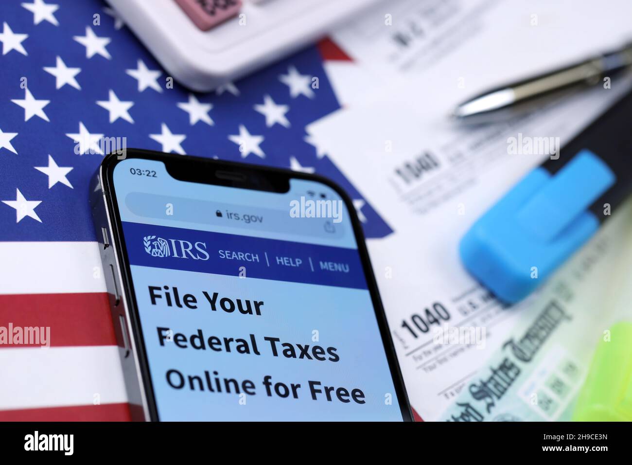 2021 tax forms hi-res stock photography and images - Alamy