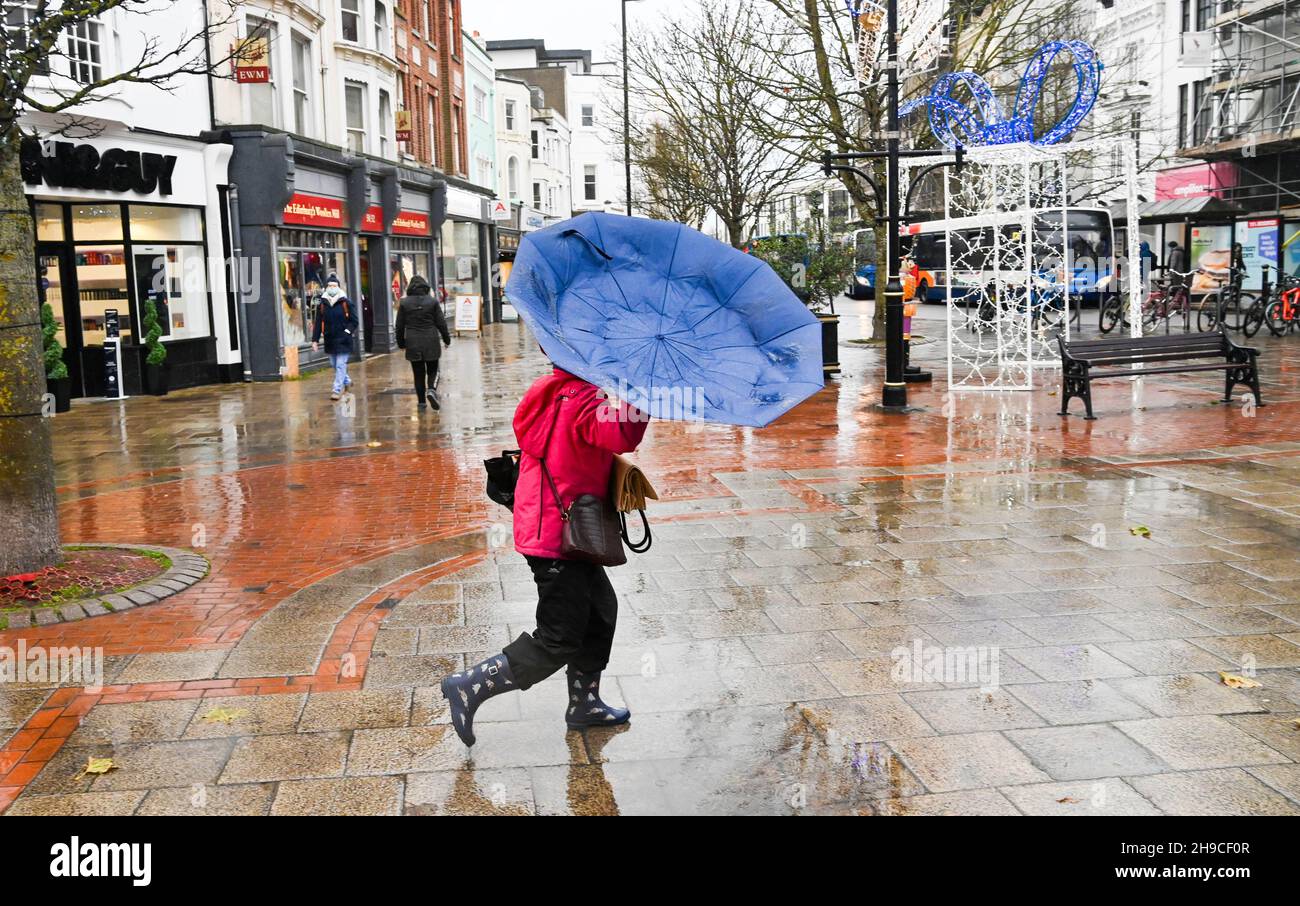 Windy street hi-res stock photography and images - Alamy