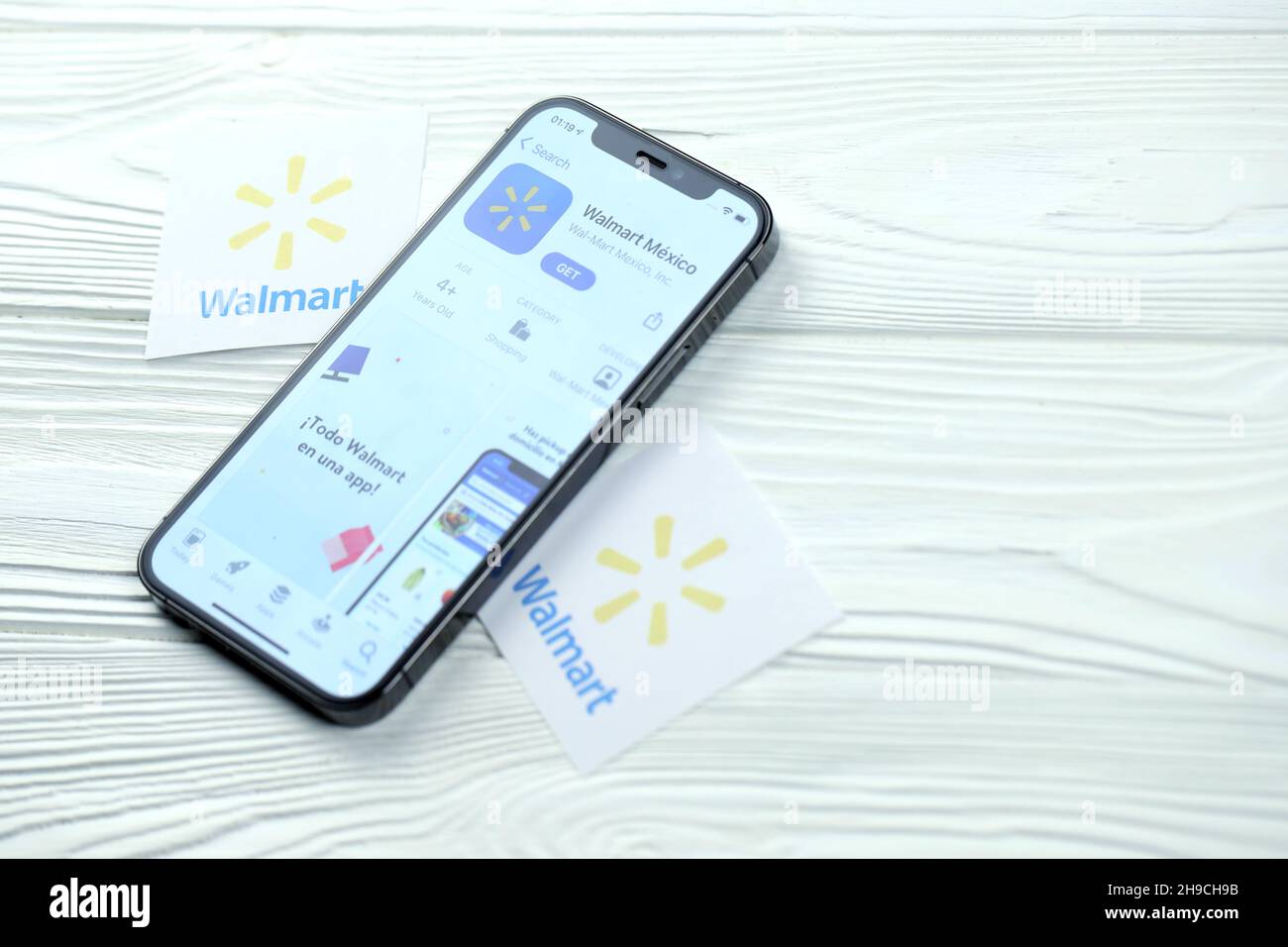 Walmart icon hi-res stock photography and images - Alamy
