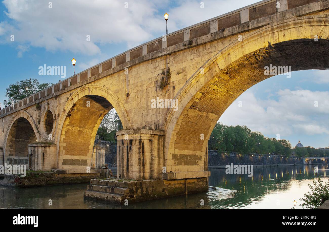 ponti di roma Stock Photo - Alamy
