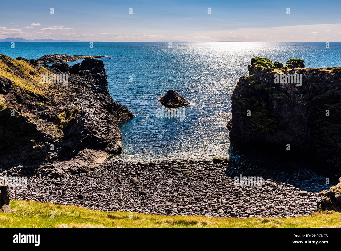 A cove and rocks at the Arnarstapi Cliffs, Snaefellsnes Peninsula ...