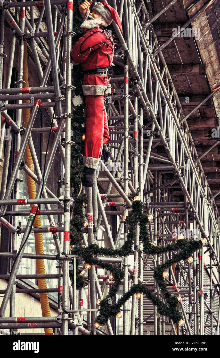 Big red christmas star decoration hi-res stock photography and images ...