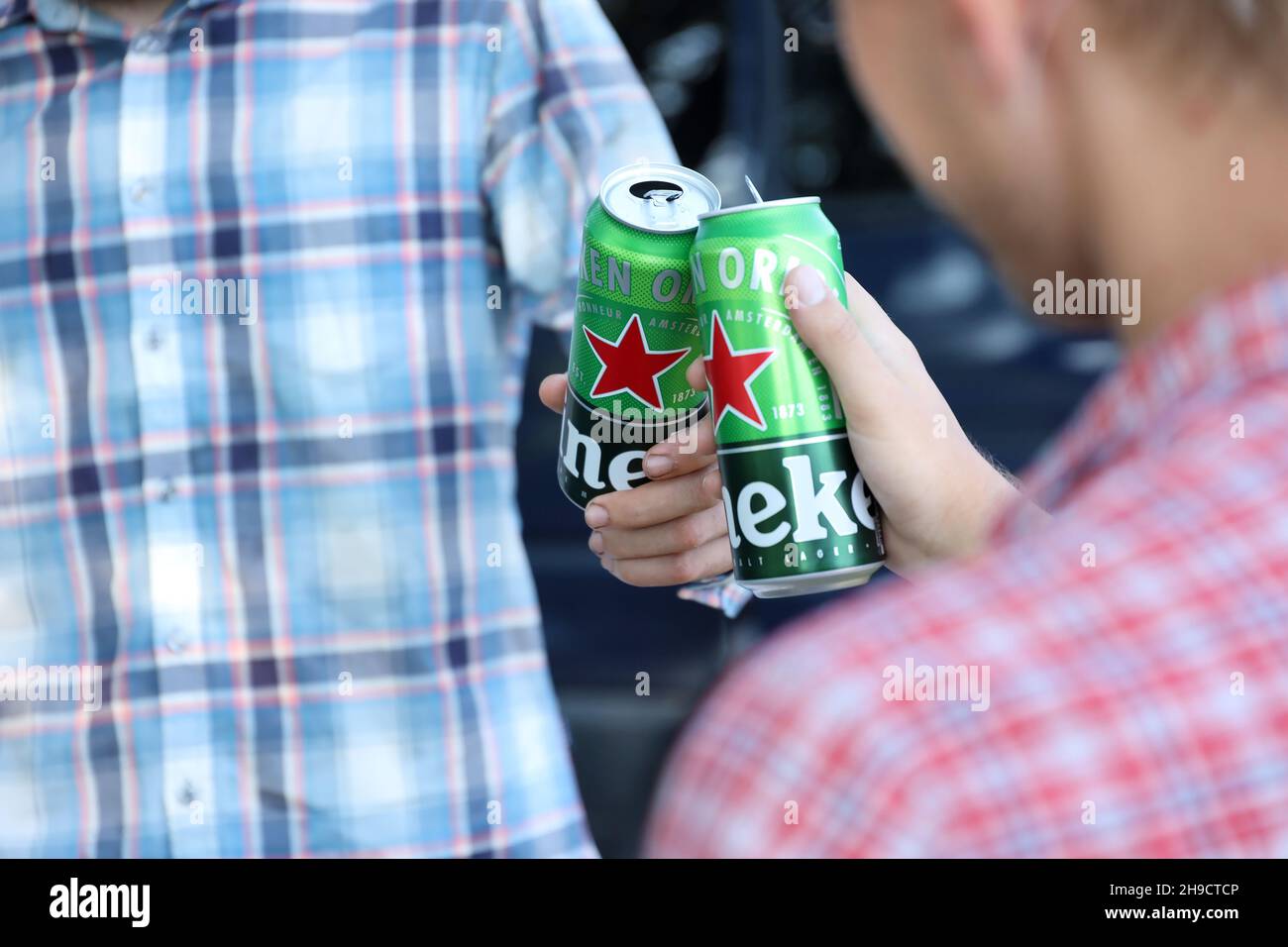 Men beer cans hi-res stock photography and images - Alamy