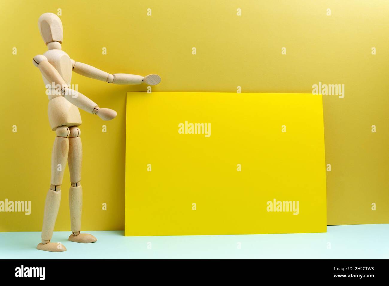Wooden Human mannequin talking or presentation, standing talking, empty ...
