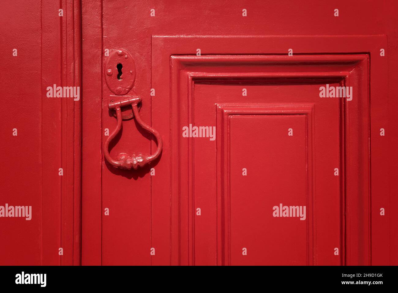 Red doorknob hi-res stock photography and images - Alamy