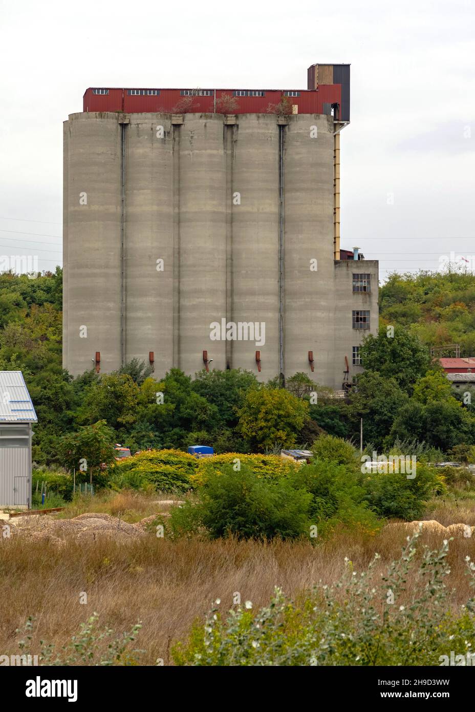 Big Concrete Silos Building Agriculture Grains Storage Stock Photo - Alamy