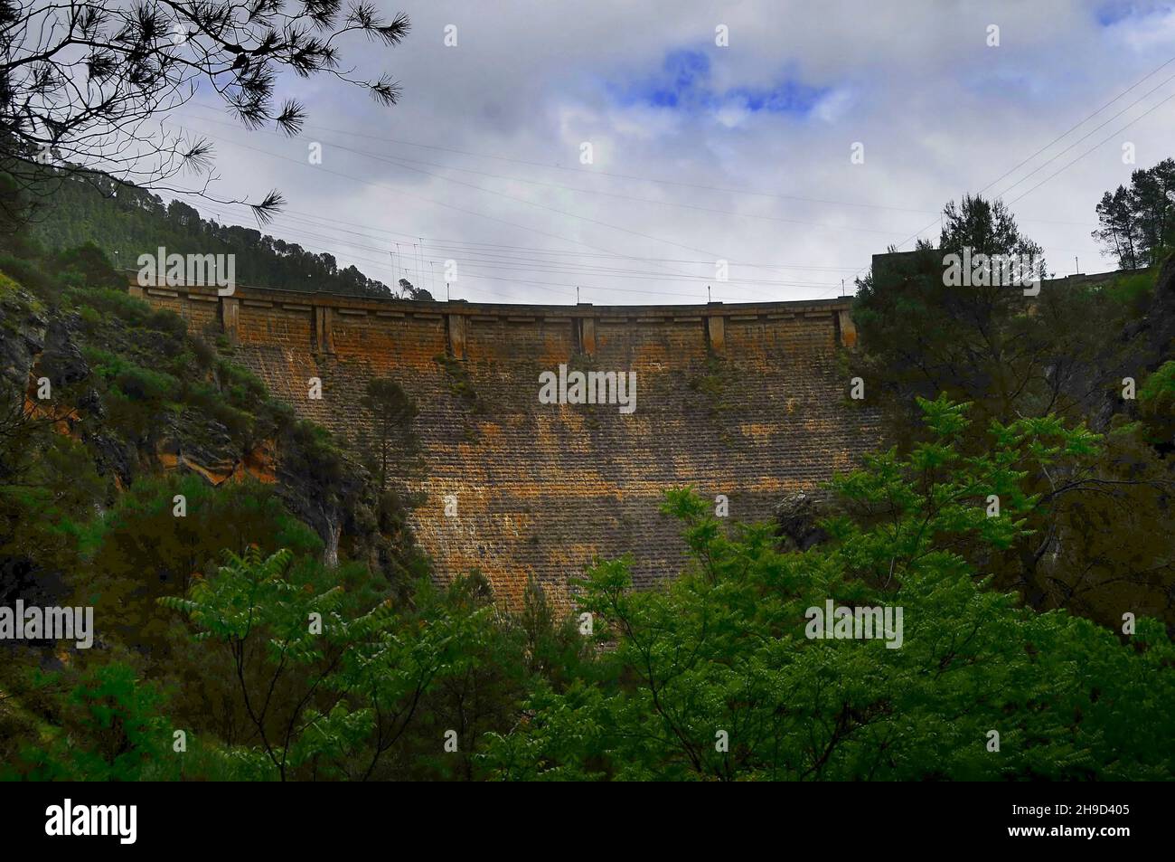 El embalse del Tranco esta situado en el Parque natural de las Sierras ...