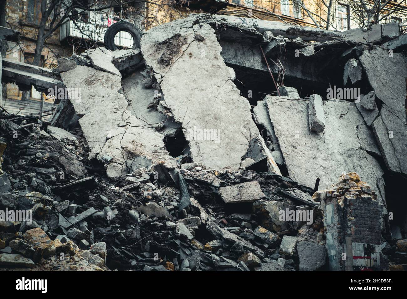 Destroyed building in city. Destroyed house. old house collapsed. Ruins ...