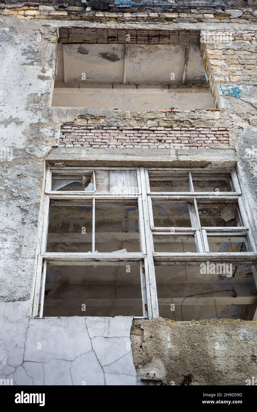 Destroyed building in city. Destroyed house. old house collapsed. Ruins ...