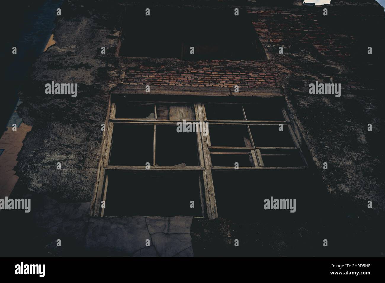 Destroyed building in city. Destroyed house. old house collapsed. Ruins ...