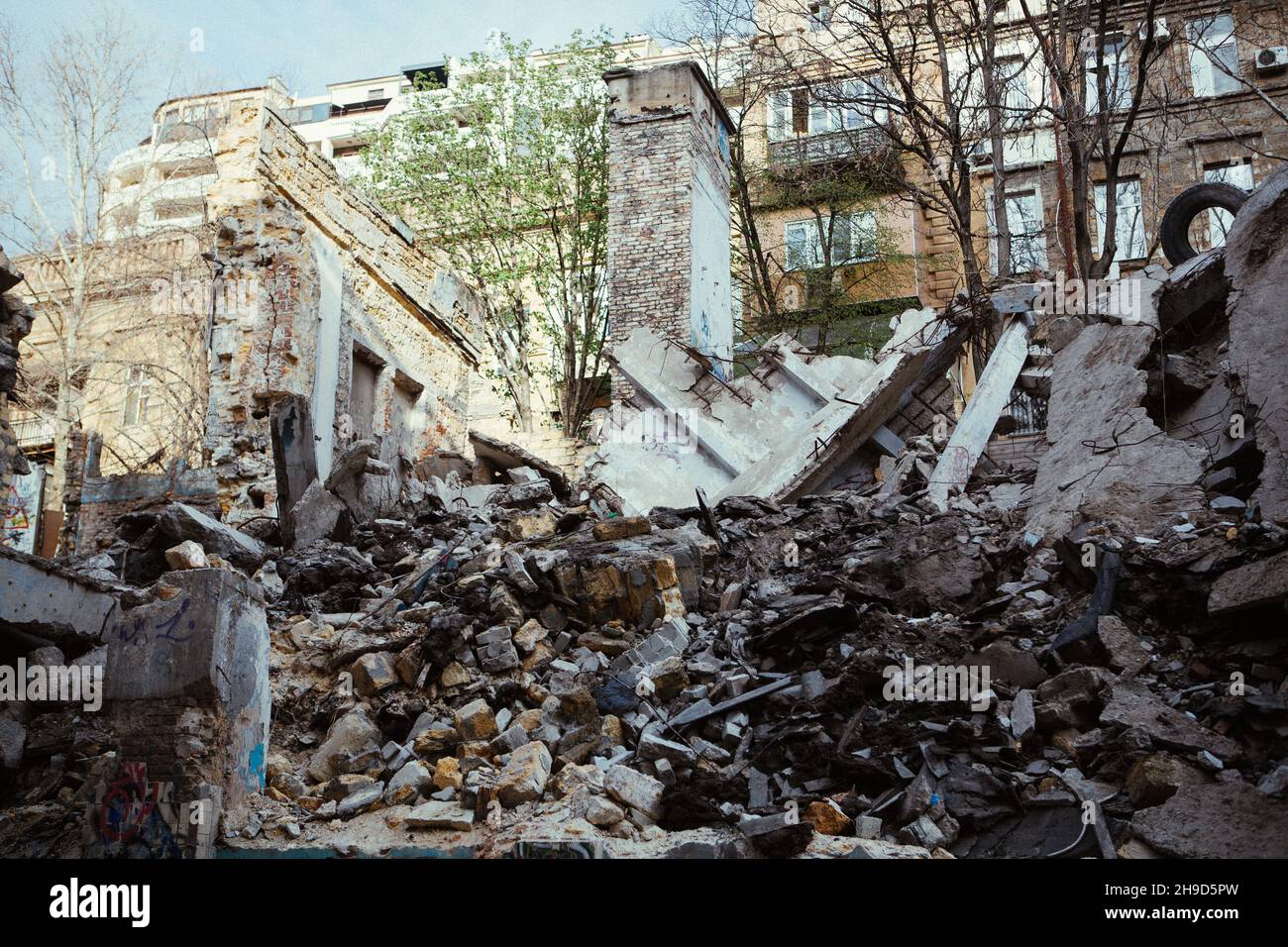 Destroyed building in city. Destroyed house. old house collapsed. Ruins ...