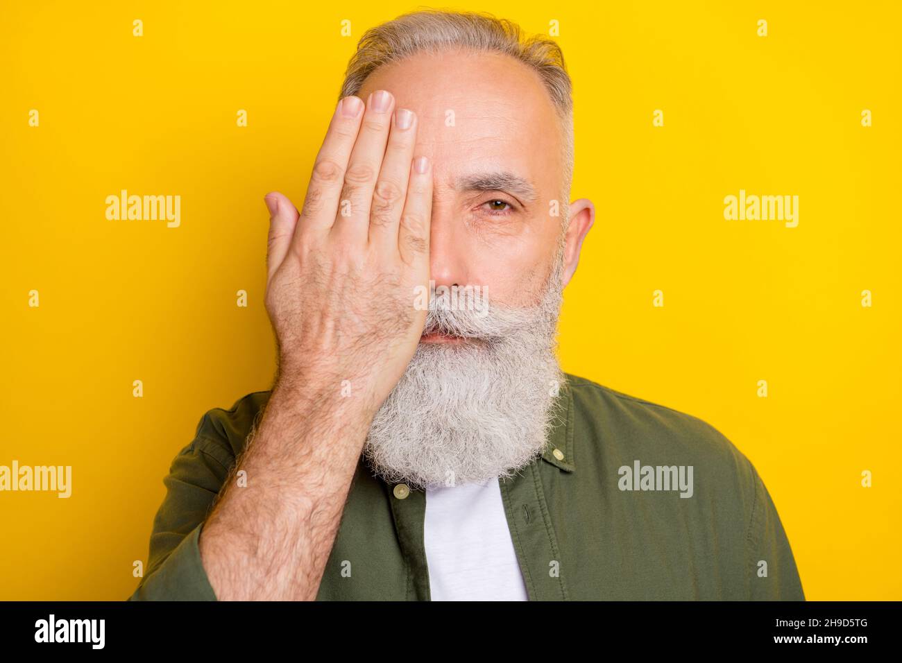 Photo portrait of senior man serious shut half face with hand isolated ...