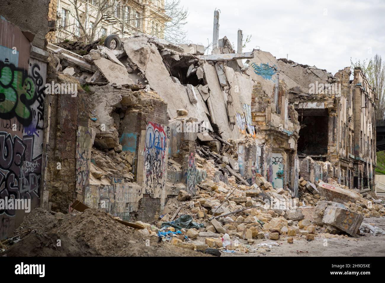Destroyed building in city. Destroyed house. old house collapsed. Ruins ...