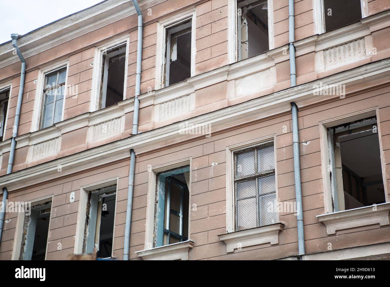 Destroyed building in city. Destroyed house. old house collapsed. Ruins ...