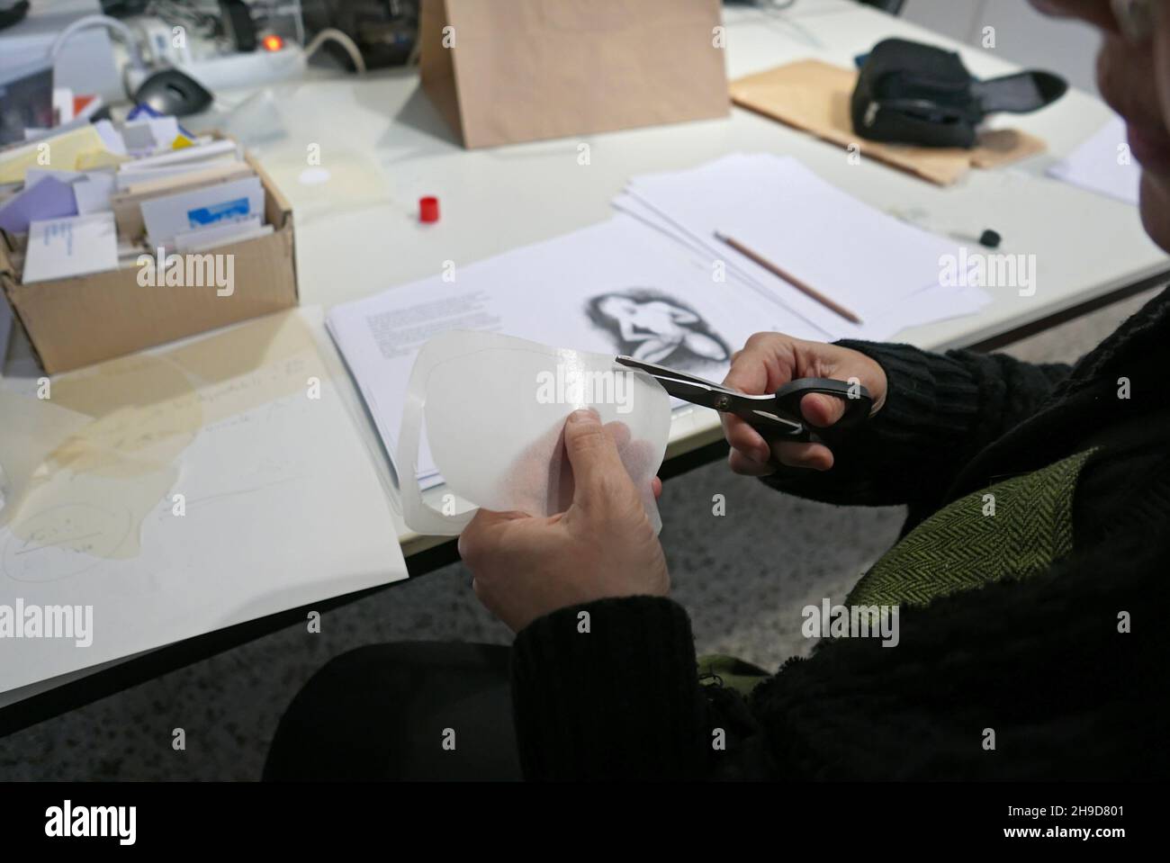 Cutting frame studio hi-res stock photography and images - Alamy