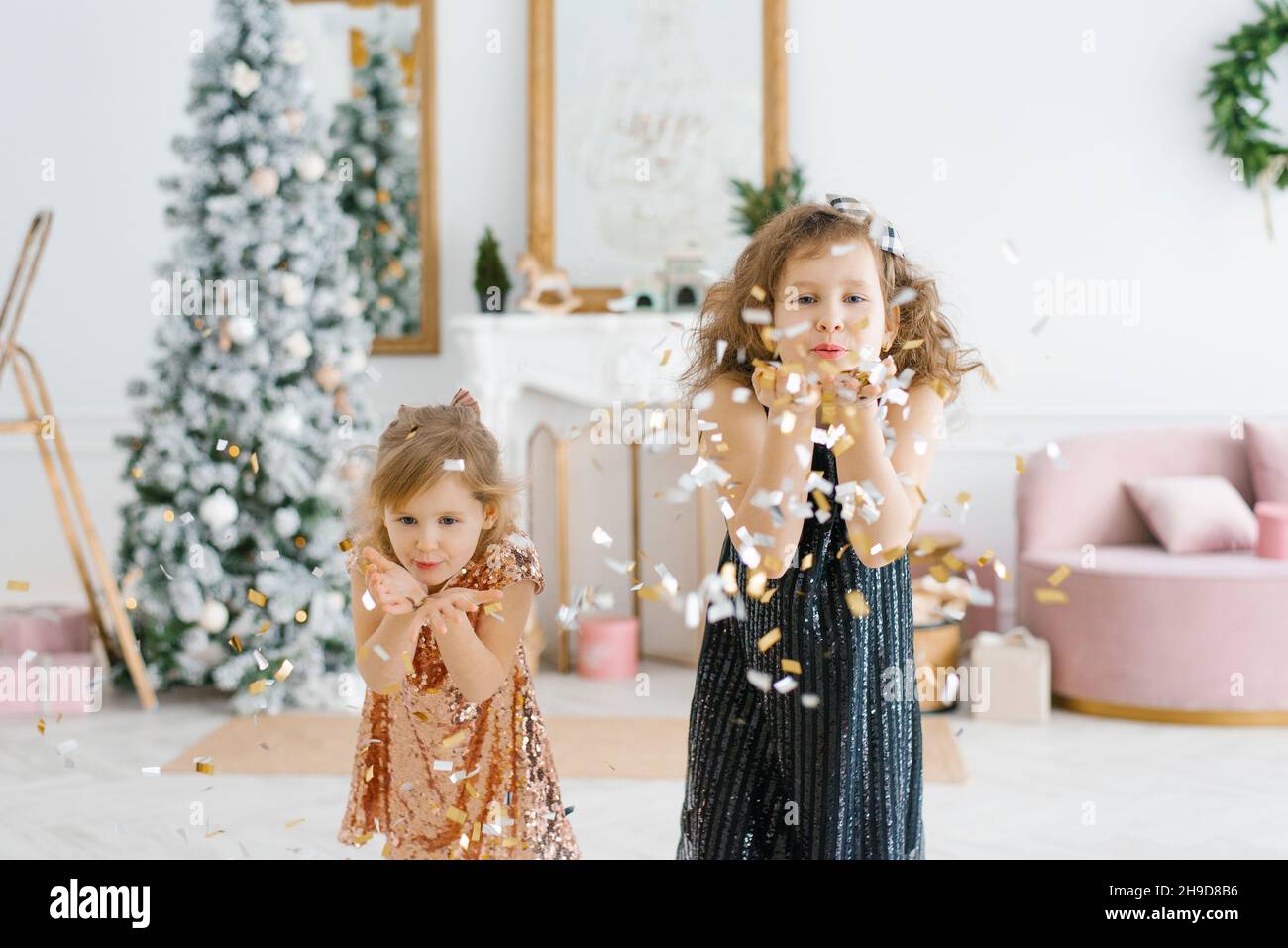 Happy kids celebrating hi-res stock photography and images - Alamy