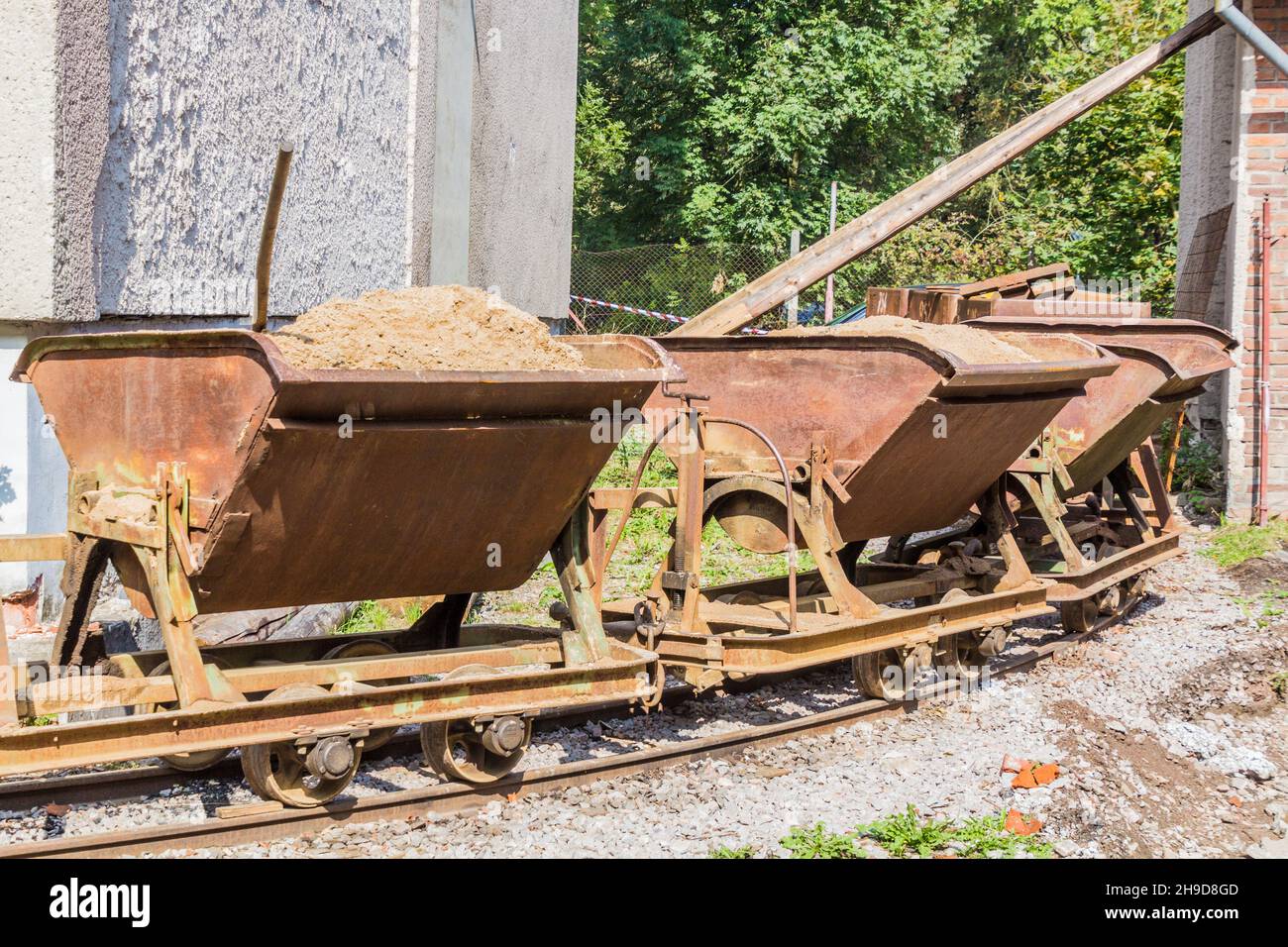 Railroad hopper cars hi-res stock photography and images - Alamy