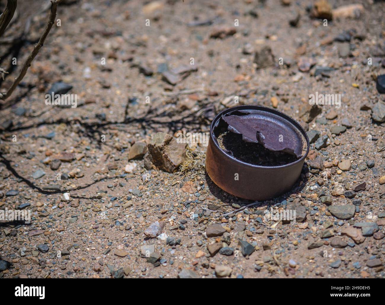 Rusty can on ground hi-res stock photography and images - Alamy