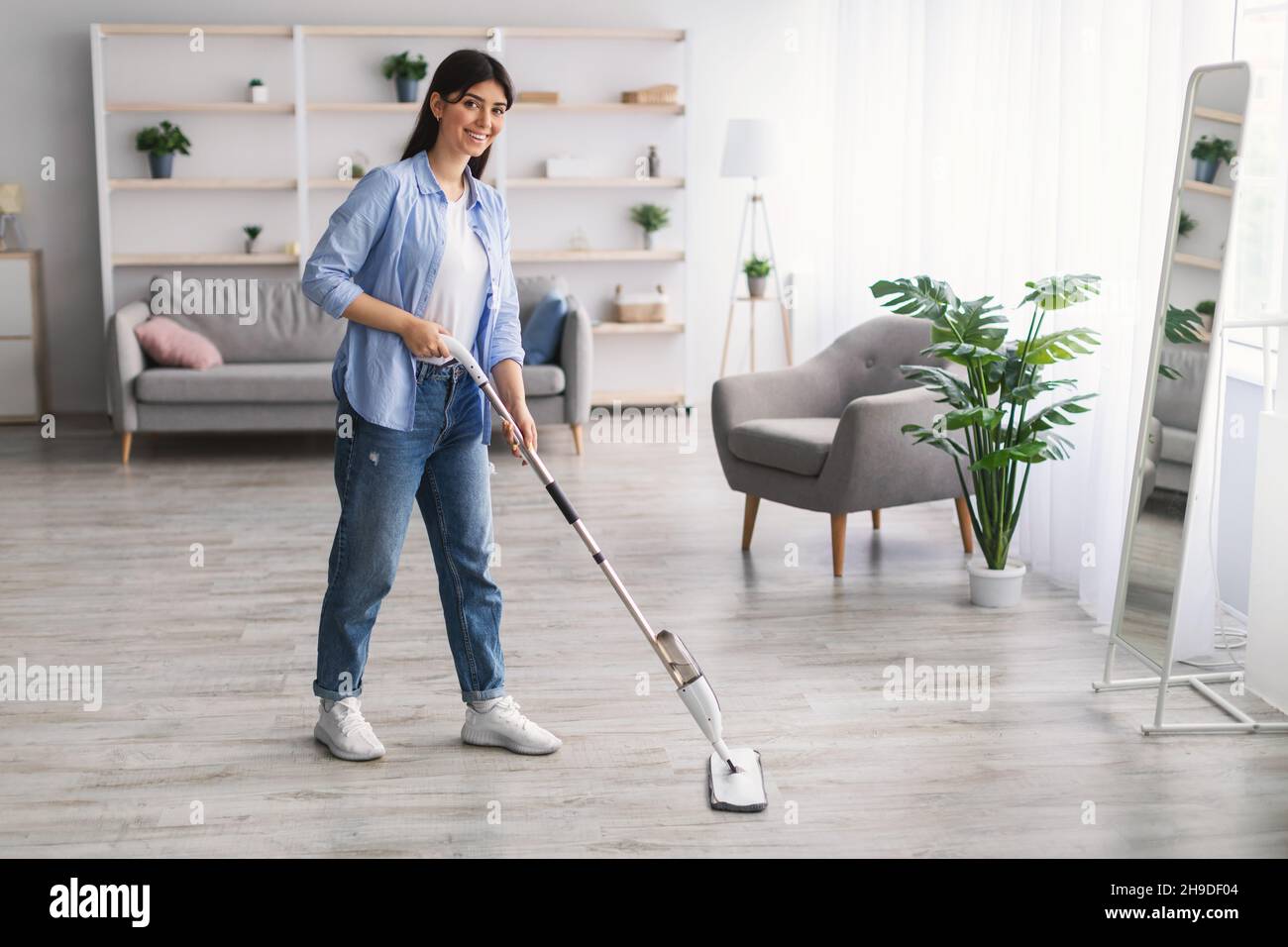 Tidy house people hi-res stock photography and images - Alamy