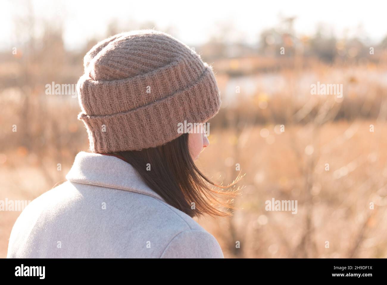 People cold outdoor without coat hi-res stock photography and images ...