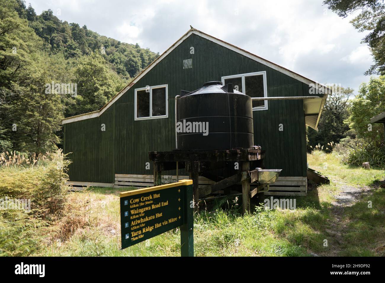 Mitre Flats Hut, Tararua Forest Park, New Zealand Stock Photo - Alamy