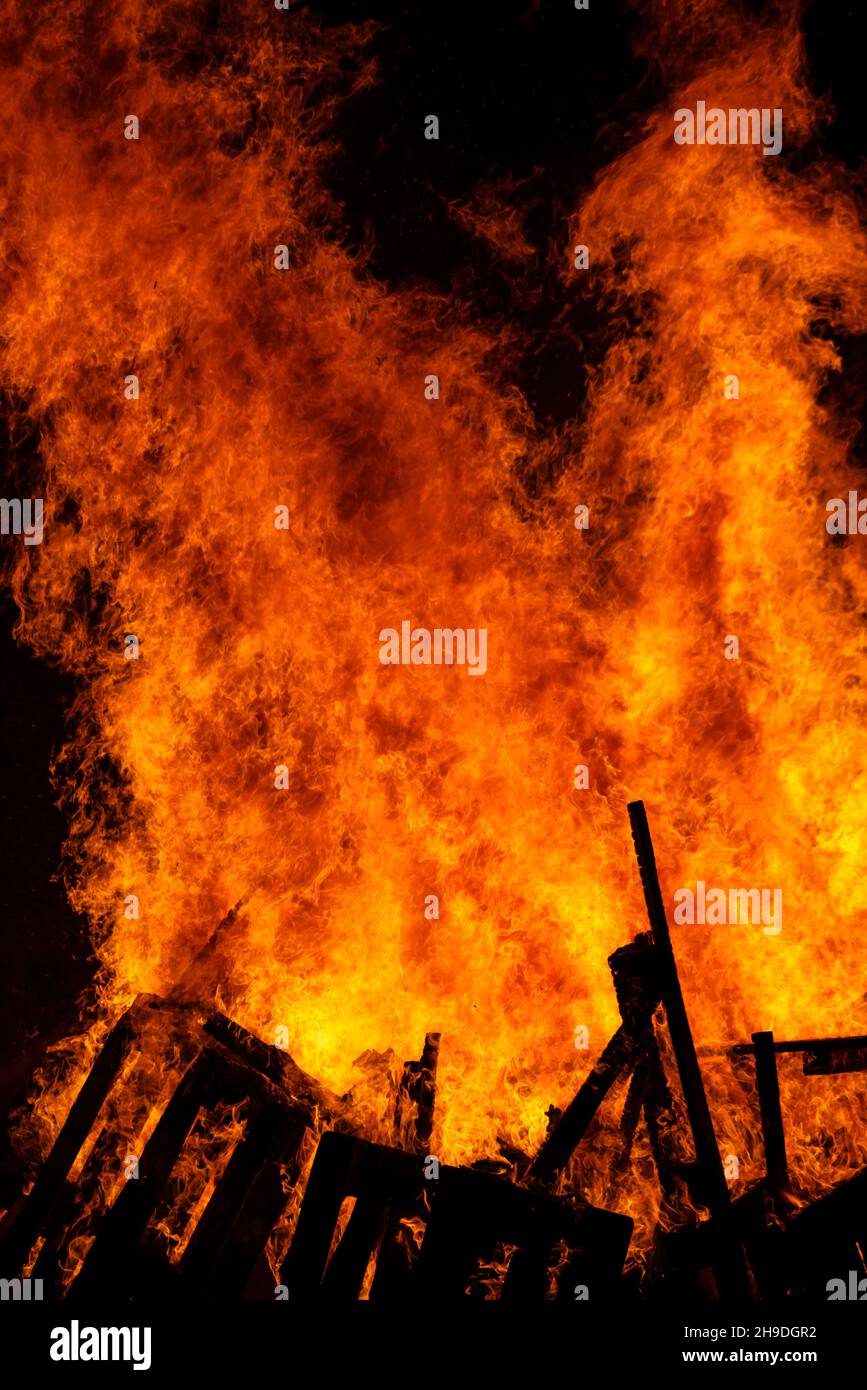 Big fire on the dark background. Huge bonfire at night Stock Photo - Alamy