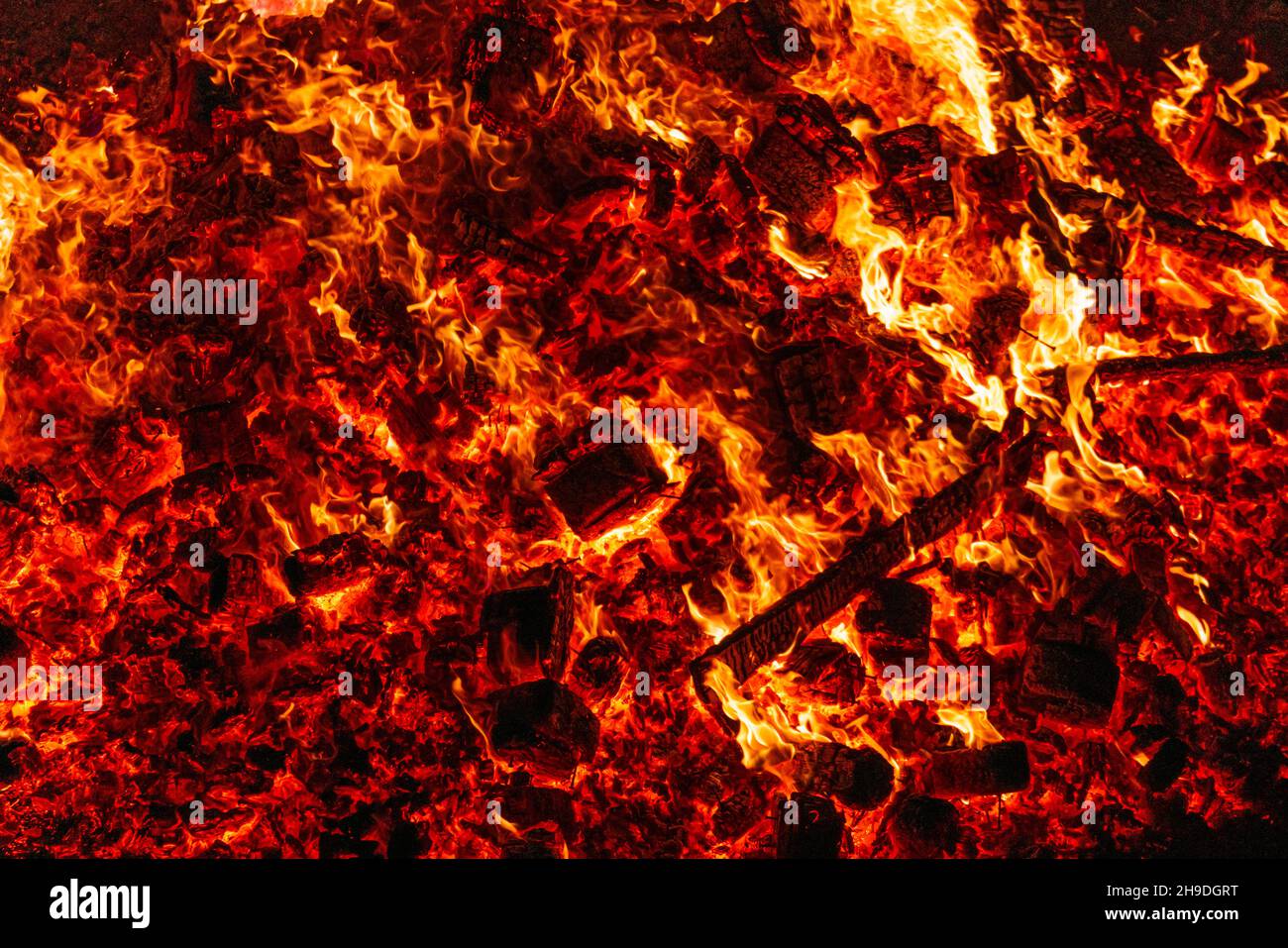 Big fire on the dark background. Huge bonfire at night Stock Photo - Alamy