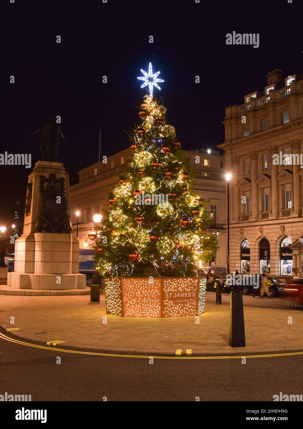 London regent street waterloo place hi-res stock photography and images ...