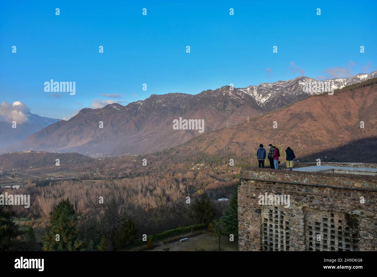 India srinagar palace hi-res stock photography and images - Alamy