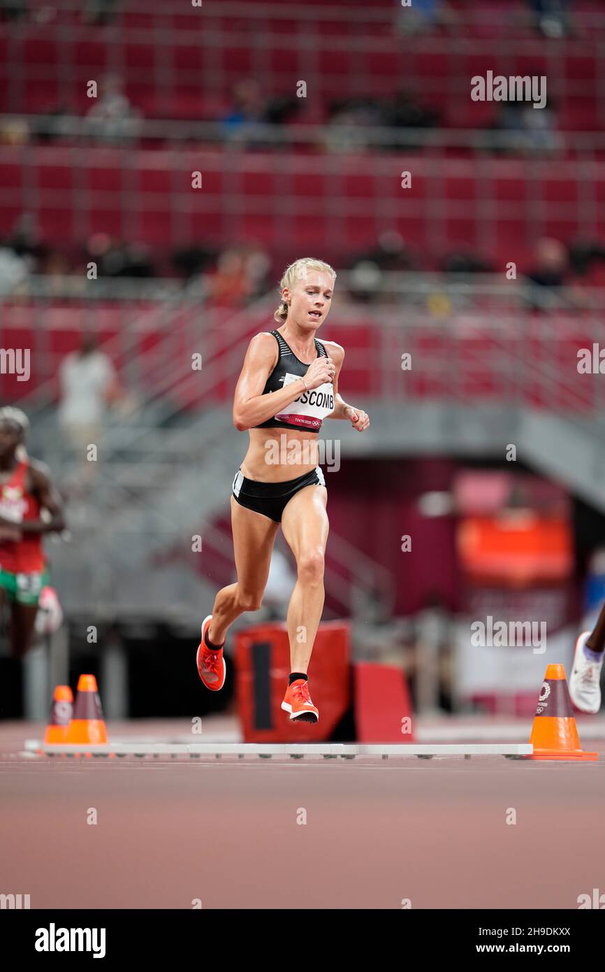 Camille Buscomb competing in the 10,000 meters of the 2020 Tokyo ...