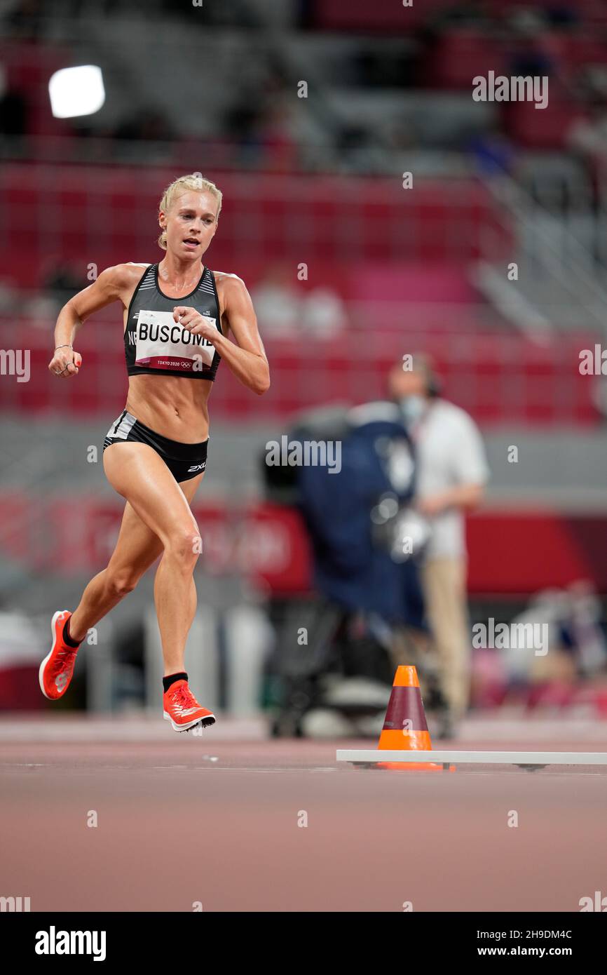 Camille Buscomb competing in the 10,000 meters of the 2020 Tokyo ...