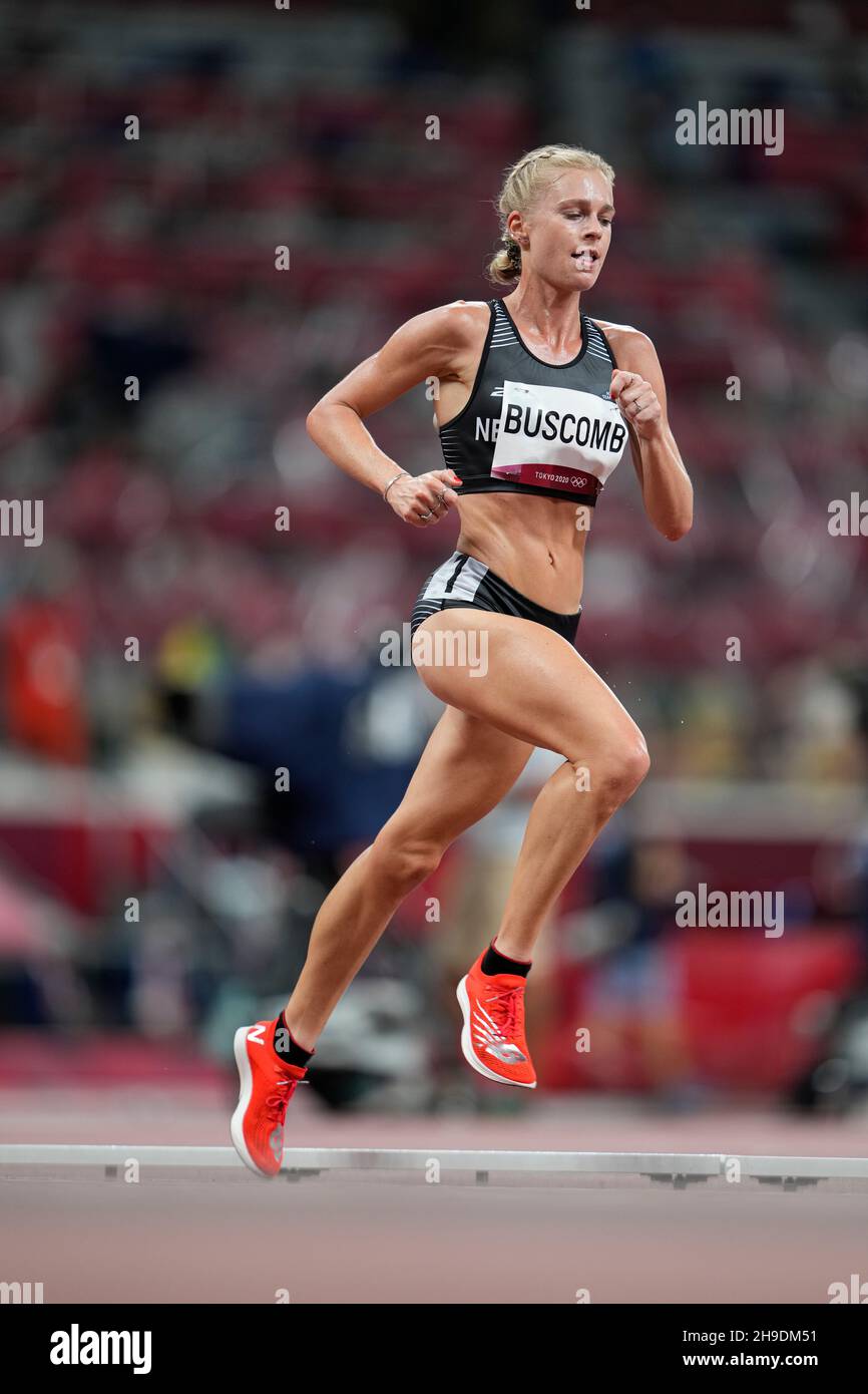 Camille Buscomb competing in the 10,000 meters of the 2020 Tokyo ...