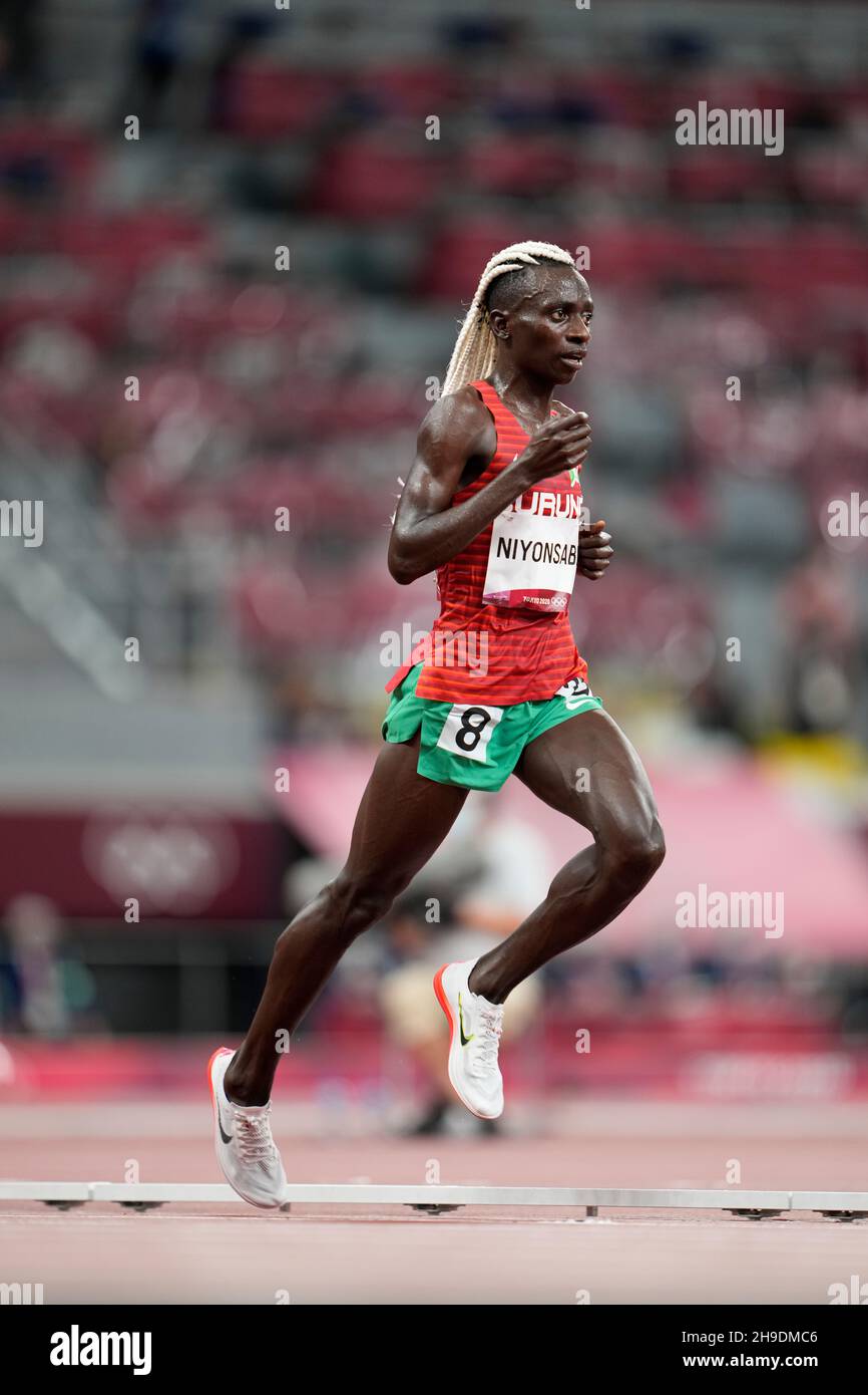 Francine Niyonsaba competing in the 10,000 meters of the 2020 Tokyo ...