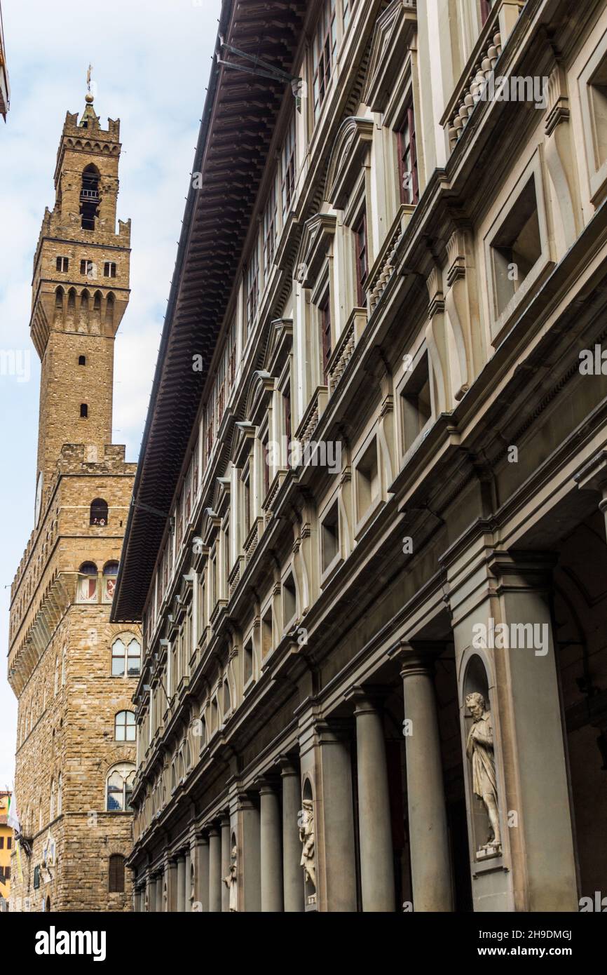 View of Palazzo Vecchio palace from Piazzale degli Uffizi square in ...