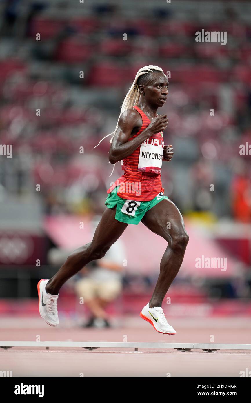 Francine Niyonsaba competing in the 10,000 meters of the 2020 Tokyo ...