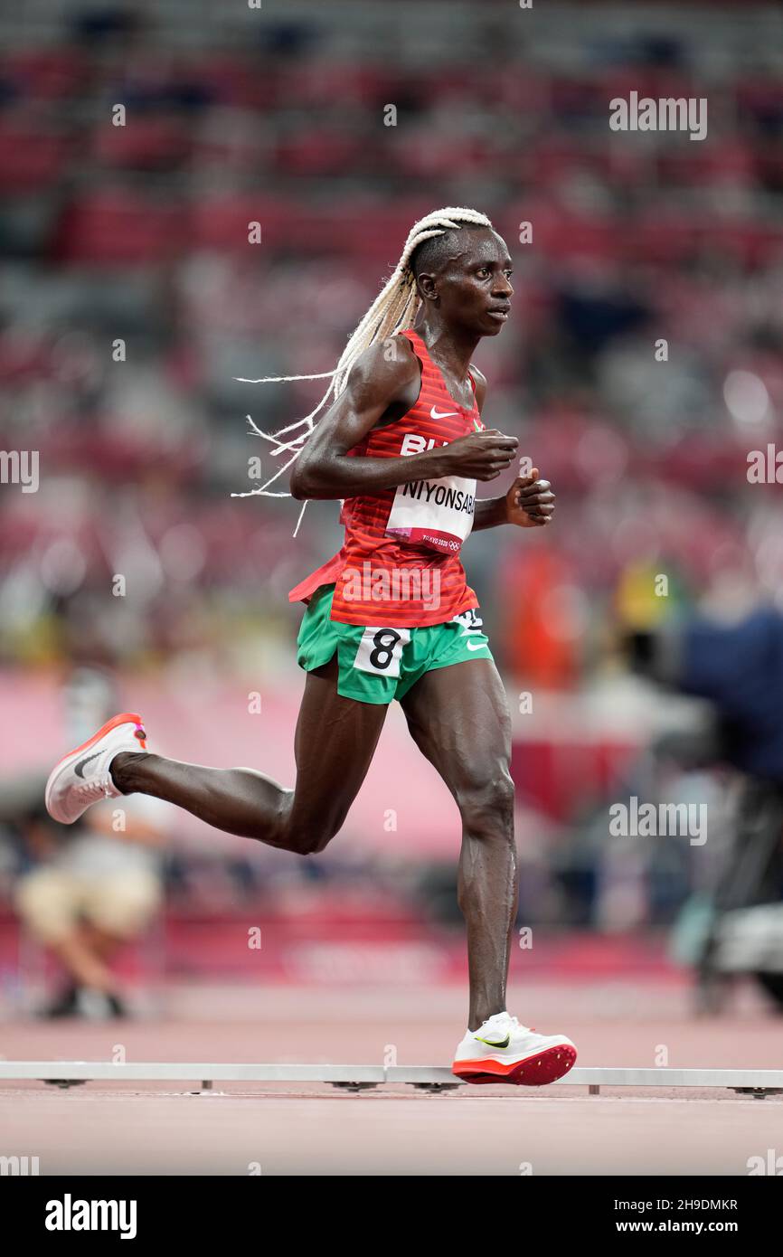 Francine Niyonsaba competing in the 10,000 meters of the 2020 Tokyo ...