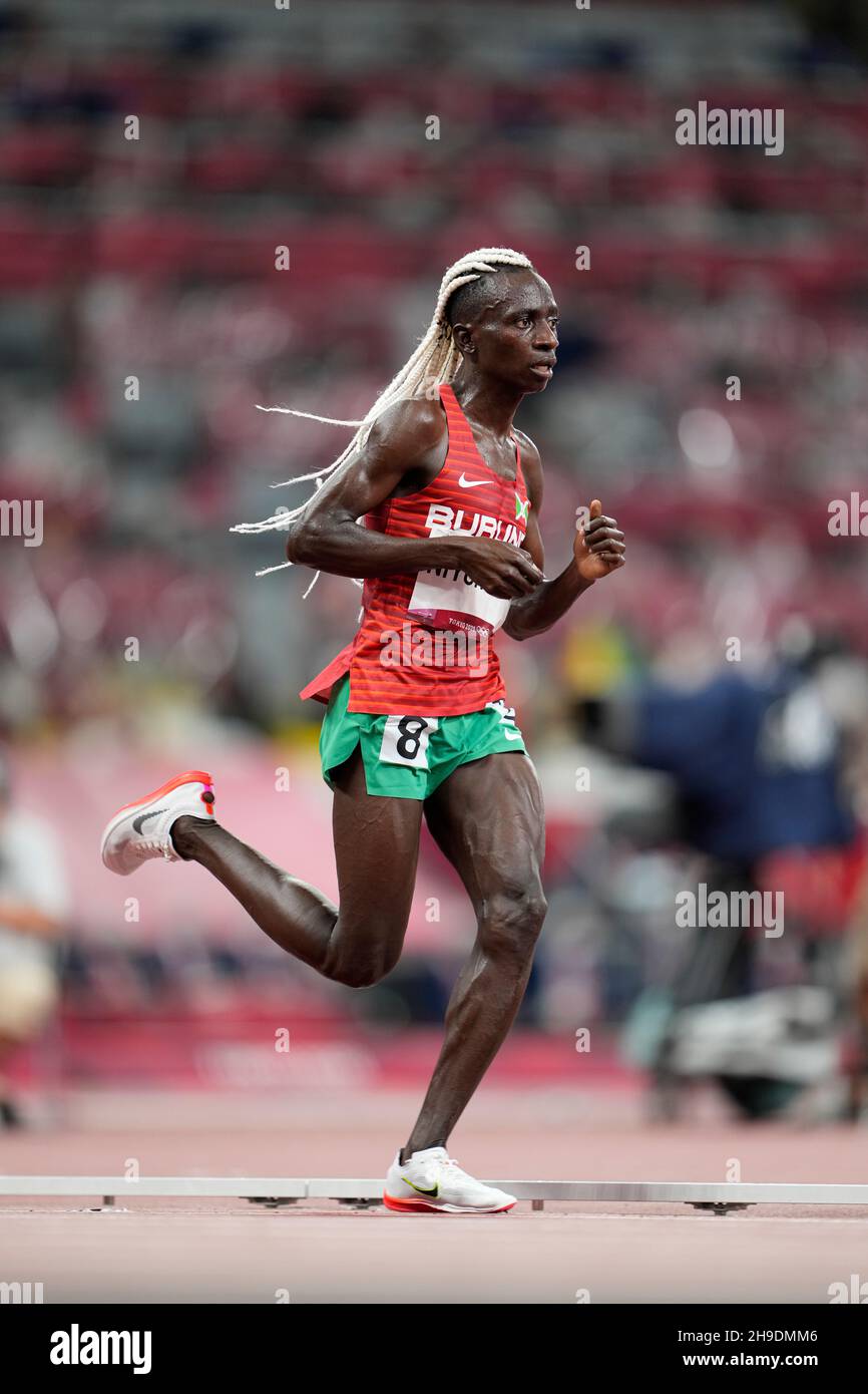 Francine Niyonsaba competing in the 10,000 meters of the 2020 Tokyo ...