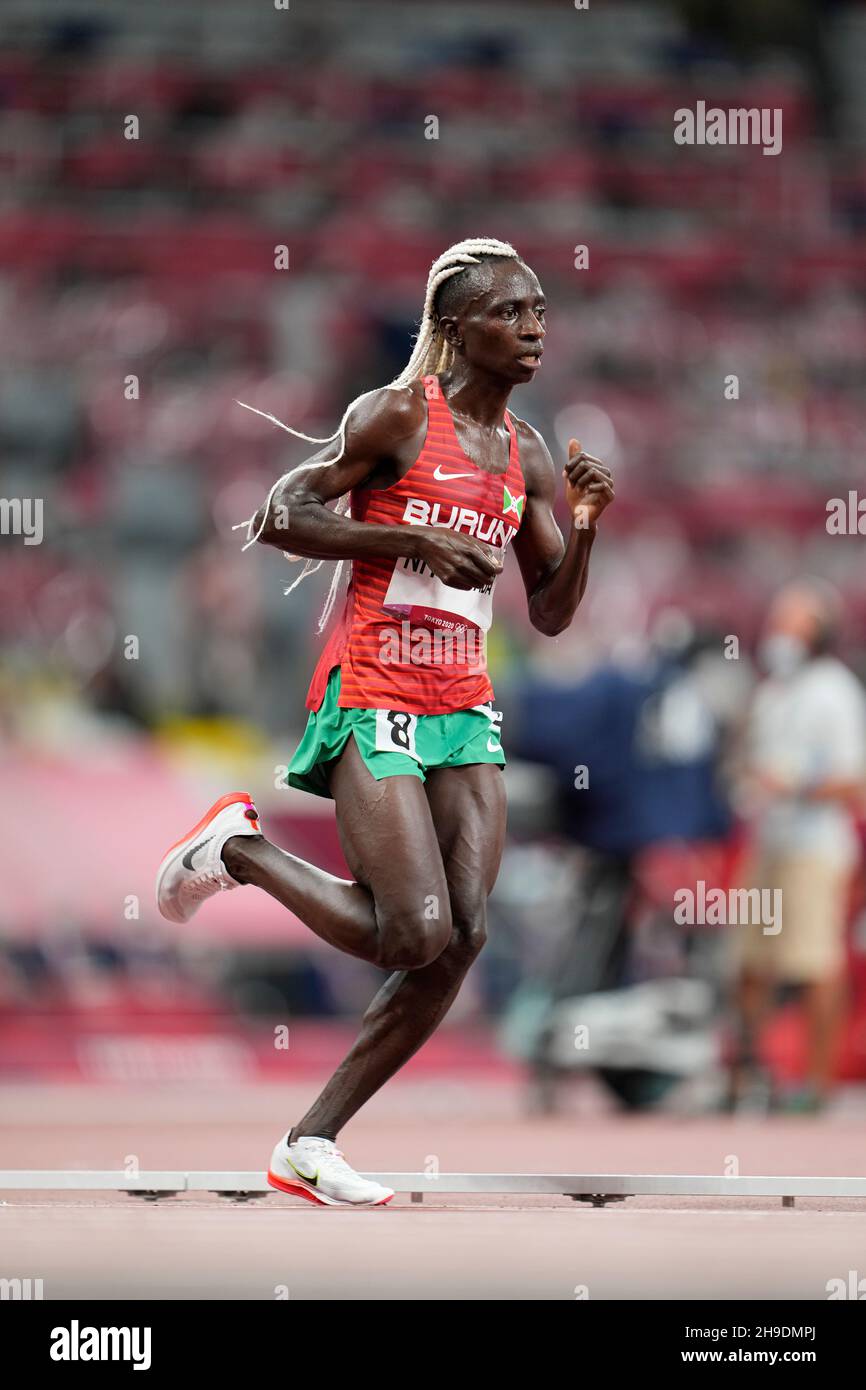 Francine Niyonsaba competing in the 10,000 meters of the 2020 Tokyo ...