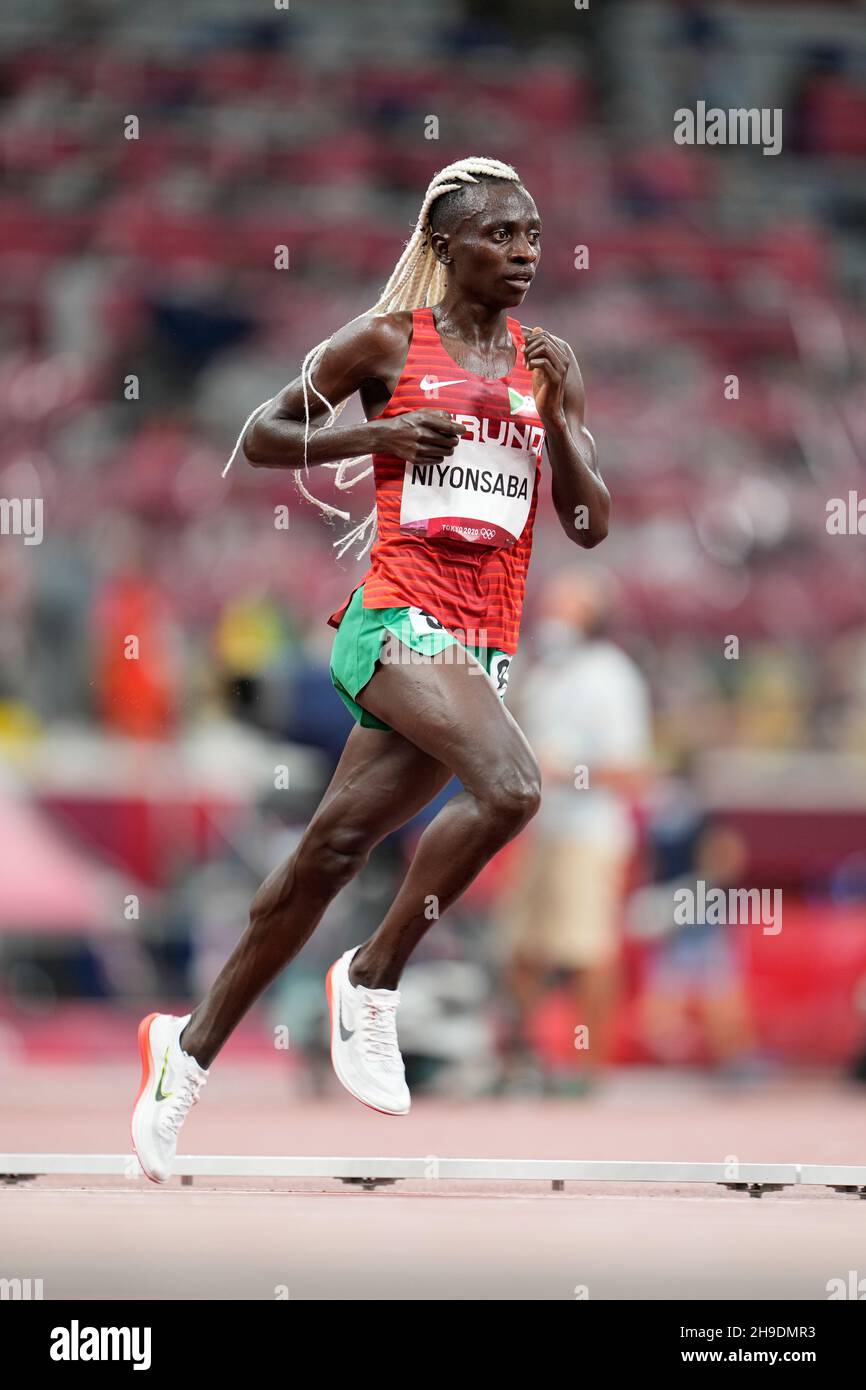 Francine Niyonsaba competing in the 10,000 meters of the 2020 Tokyo ...