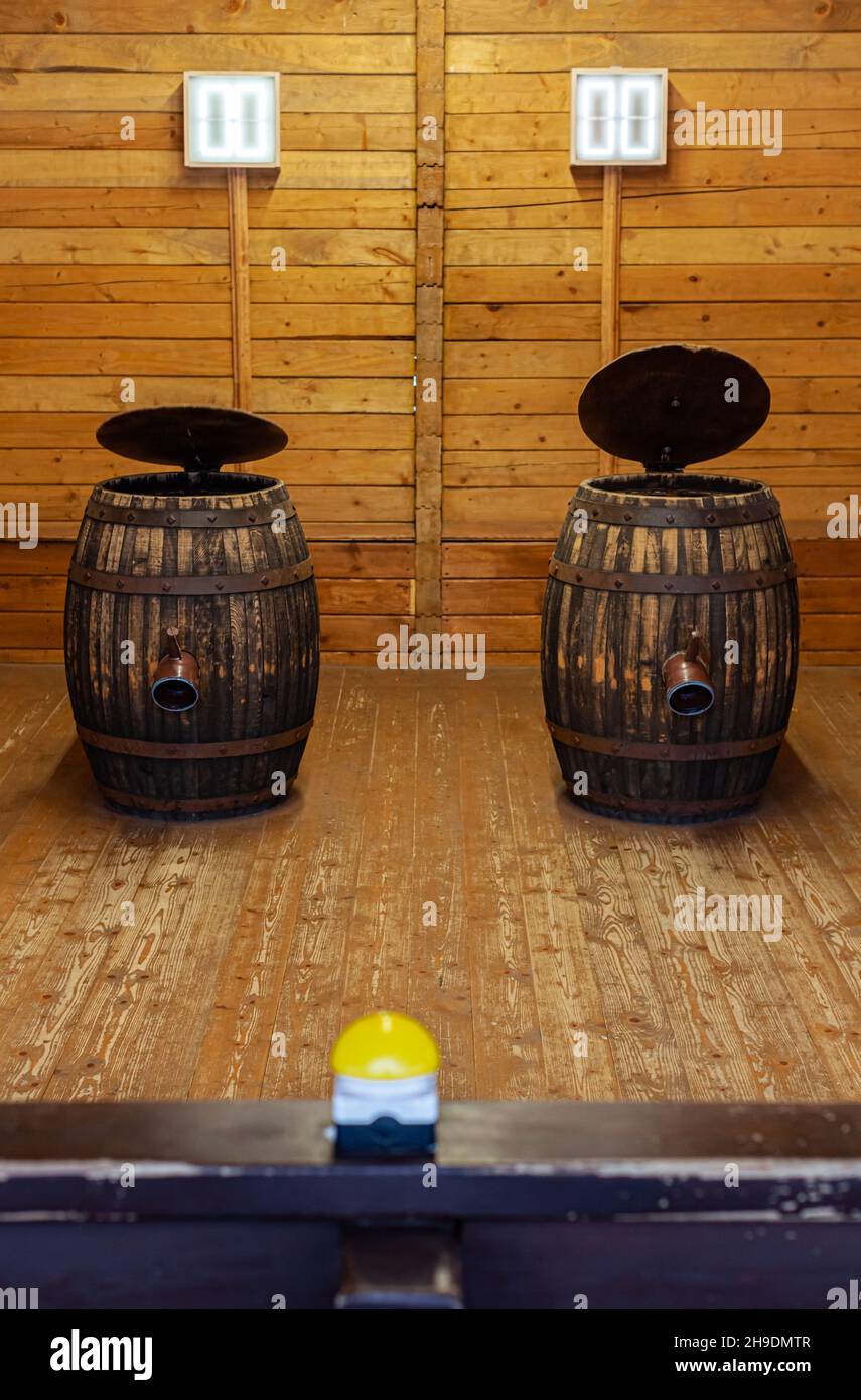 Throwing barrels hi-res stock photography and images - Alamy
